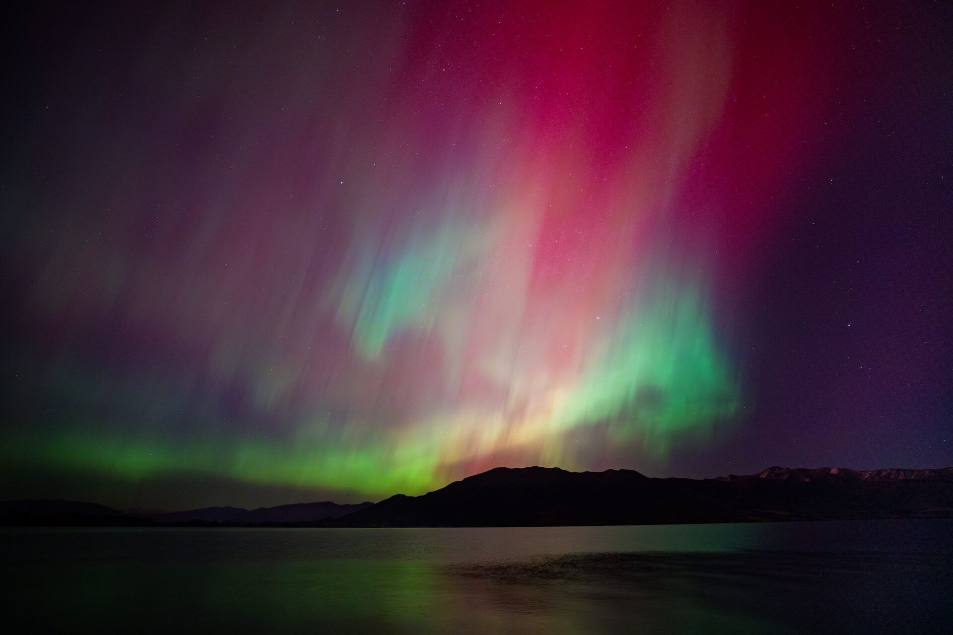 All eyes on New Zealand’s most spectacular aurora in decades - Travelzuma